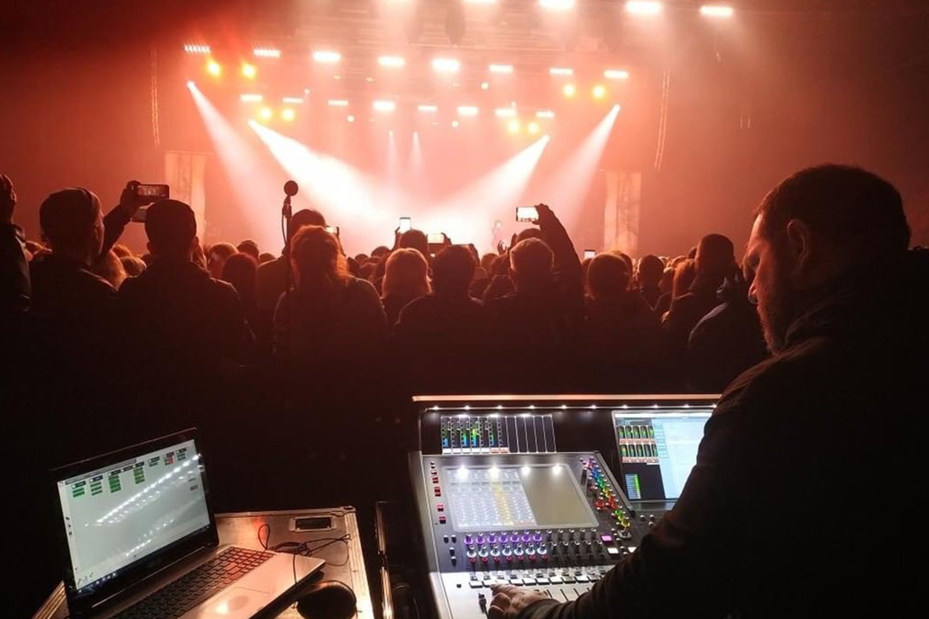 3 Things Every Live Mixer Knows – Seven Seven Media